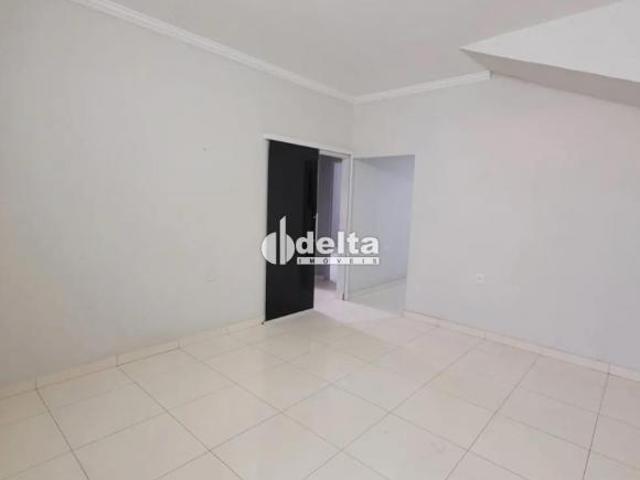 Casa residencial com 3 quartos sendo 1 suíte disponível para venda no bairro Jardim Europa em Uberlâ