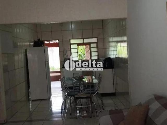 Casa residencial com 3 Quartos sendo 1 suíte disponível para Venda no bairro Jardim Europa em Uberlâ