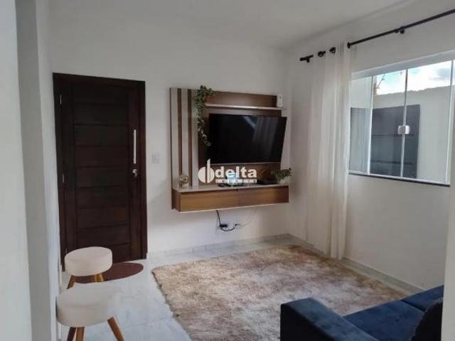 Casa residencial com 3 quartos sendo 1 suíte disponível para venda no bairro Jardim Ipanema em Uberl