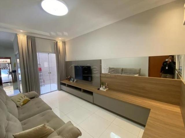 Casa residencial com 3 quartos sendo 1 suíte disponível para venda no bairro Laranjeiras em Uberlând