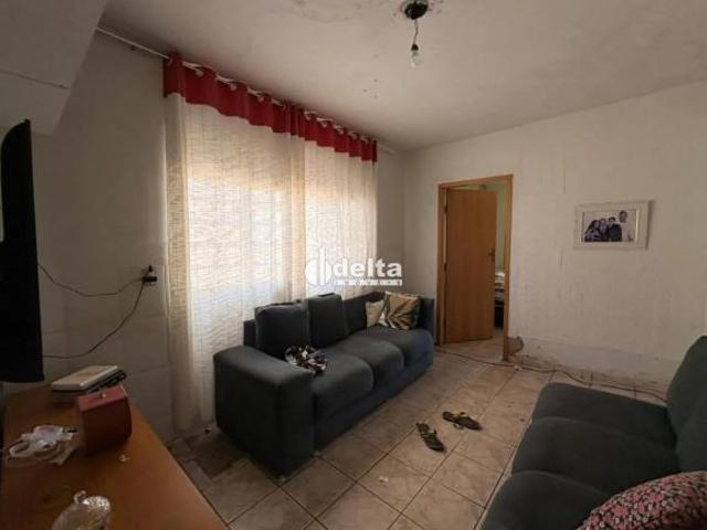Casa residencial com 3 quartos sendo 1 suíte disponível para venda no Bairro Pampulha em Uberlândia