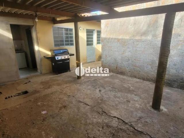 Casa residencial com 3 quartos sendo 1 suíte disponível para venda no bairro Panorama em Uberlândia