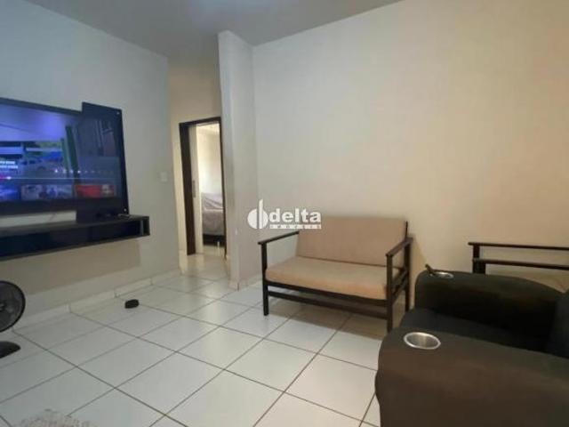 Casa residencial com 3 quartos sendo 1 suíte disponível para venda no bairro Planalto em Uberlândia