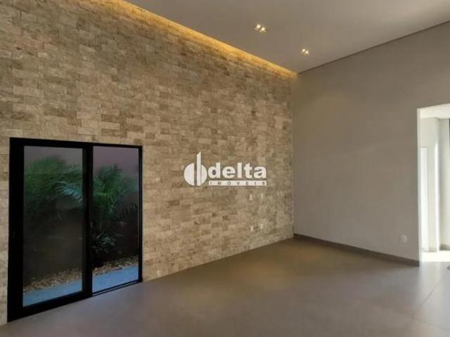 Casa residencial com 3 quartos sendo 1 suíte disponível para venda no bairro Portal do Vale em Uberl