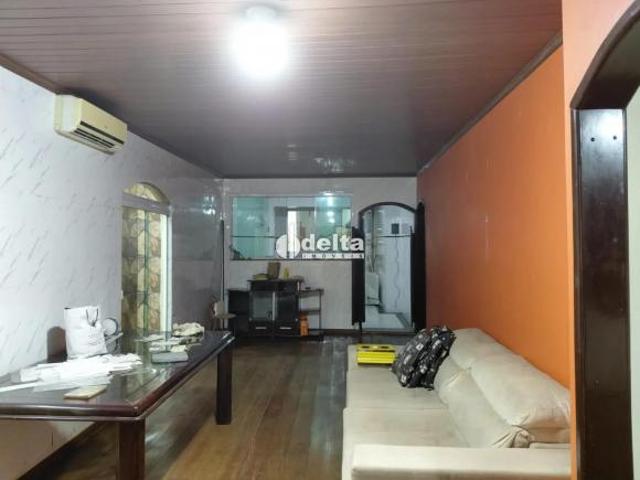 Casa residencial com 3 quartos sendo 1 suíte disponível para venda no bairro Presidente Roosevelt em