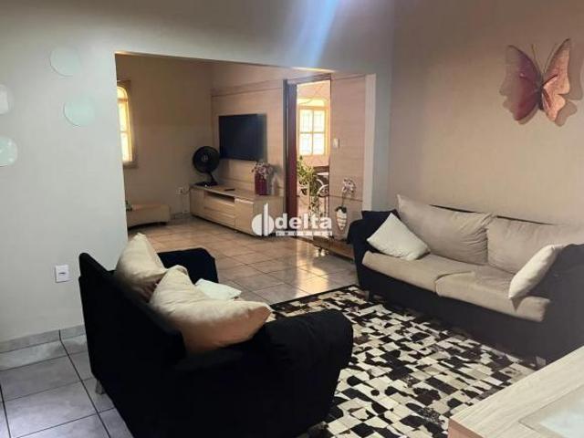 Casa residencial com 3 quartos sendo 1 suíte disponível para venda no bairro Presidente Roosevelt em