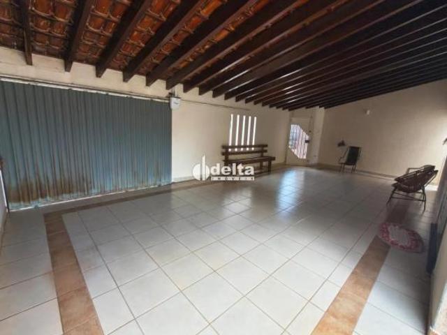 Casa residencial com 3 quartos sendo 1 suíte disponível para venda no bairro Presidente Roosevelt em
