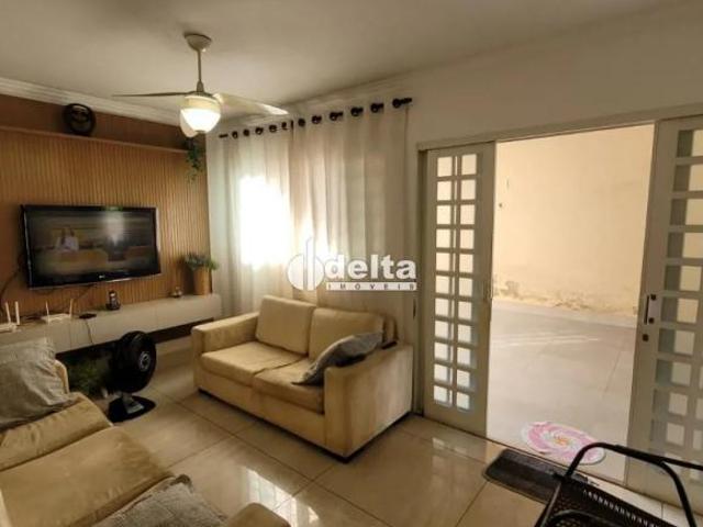Casa residencial com 3 quartos sendo 1 suíte disponível para venda no bairro Presidente Roosevelt em