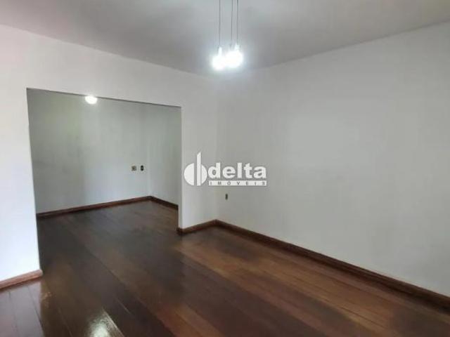 Casa residencial com 3 quartos sendo 1 suíte disponível para venda no bairro Presidente Roosevelt em