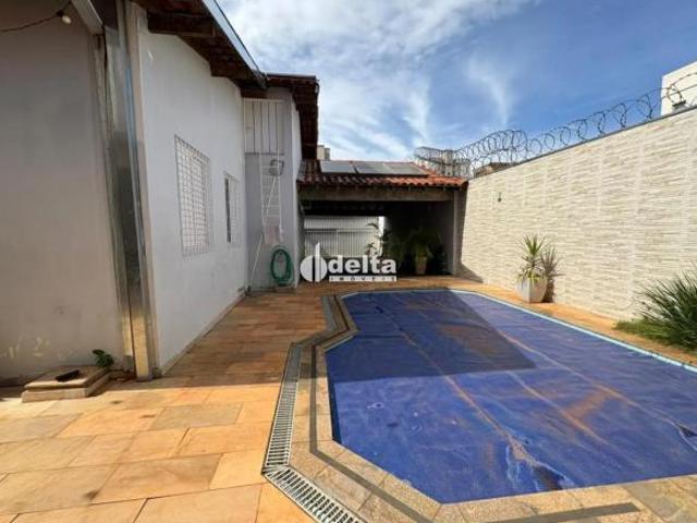 Casa residencial com 3 quartos sendo 1 suíte, disponível para venda no bairro Santa Mônica em Uberlâ