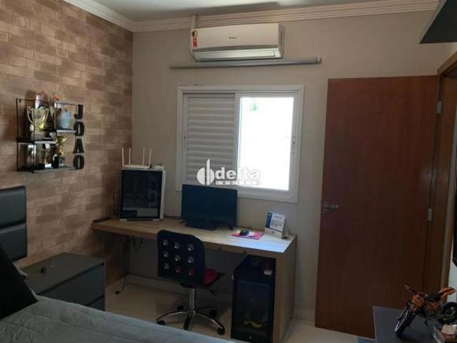 Casa residencial com 3 quartos sendo 1 suíte disponível para venda no bairro Santa Mônica em Uberlân