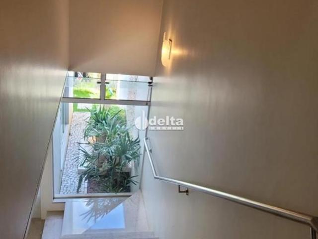 Casa residencial com 3 quartos sendo 1 suíte disponível para venda no bairro Santa Rosa em Uberlândi
