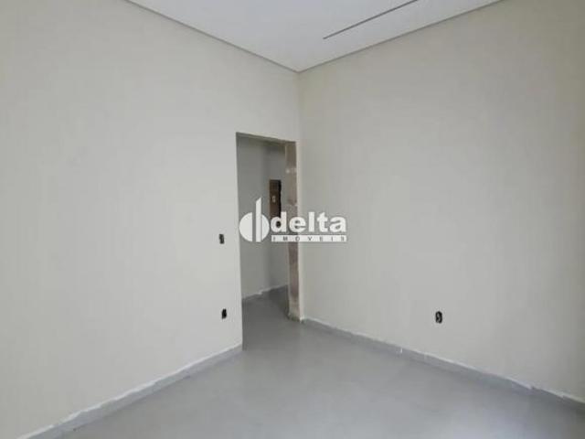 Casa residencial com 3 quartos sendo 1 suíte disponível para venda no bairro Santa Rosa em Uberlândi