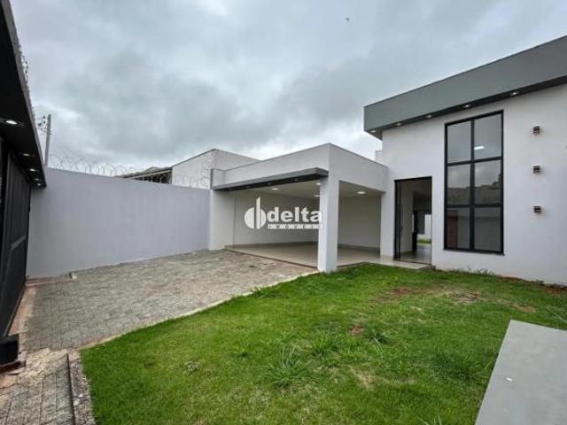 Casa residencial com 3 quartos sendo 2 suítes disponível para locação e venda no bairro Novo Mundo e