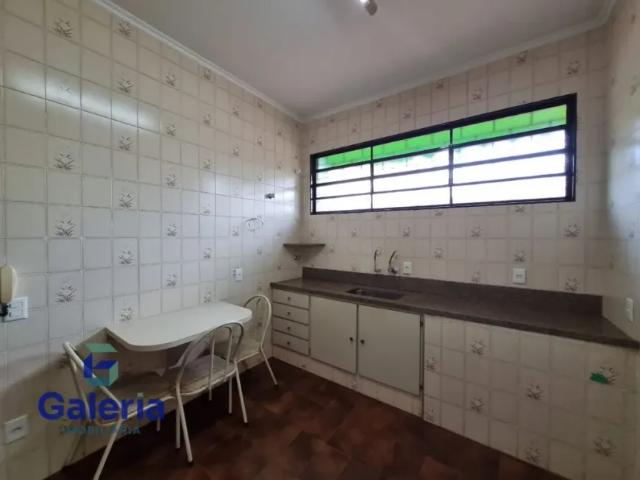 Casa residencial com 3 quartos para alugar, 216m² Jardim Irajá