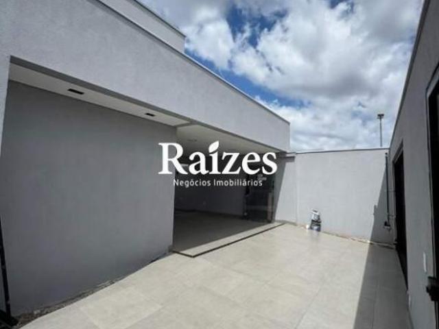 Casa Residencial com 3 Suítes, Varanda Gourmet e Quintal em Uberlândia Aclimação