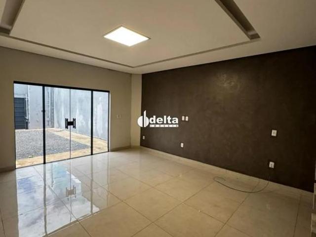 Casa residencial com 3 suítes, disponível para locação e venda no bairro Aclimação a em Uberlândia M
