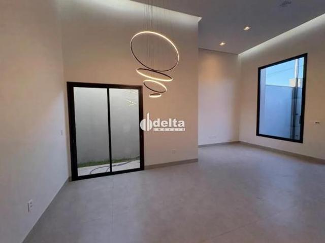 Casa residencial com 3 suítes disponível para locação e venda no bairro Praça Alto Umuarama em Uberl