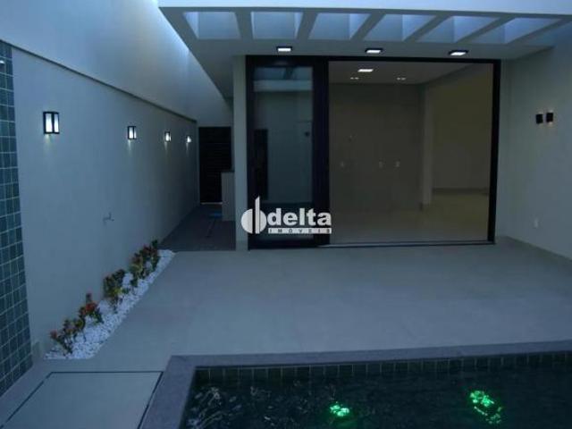 Casa residencial com 3 suítes disponível para venda no bairro Novo Mundo em Uberlândia MG
