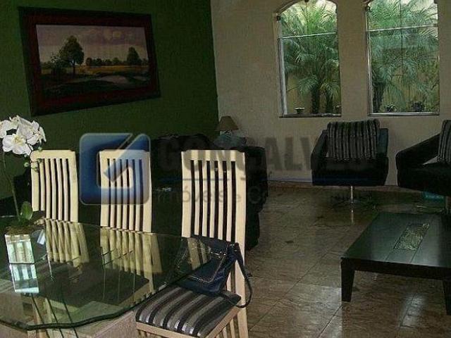 Casa residencial com 3 suítes, piscina e 4 vagas em Vila Alvinópolis, SB Campo