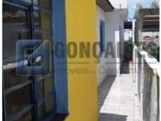 Casa Residencial com Quintal, 3 Quartos e 2 Vagas em Baeta Neves, SB Campo