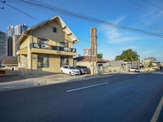Casa residencial / comercial com edícula e amplo estacionamento em localização central de Ponta Gros