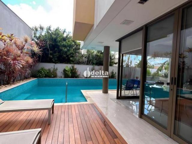 Casa Residencial Condomínio em Uberlândia