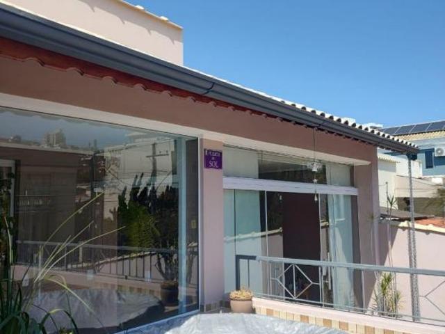 Casa Residencial de Alto Padrão com 300 m² e SPA Privativo – Próxima ao Centro e Pa