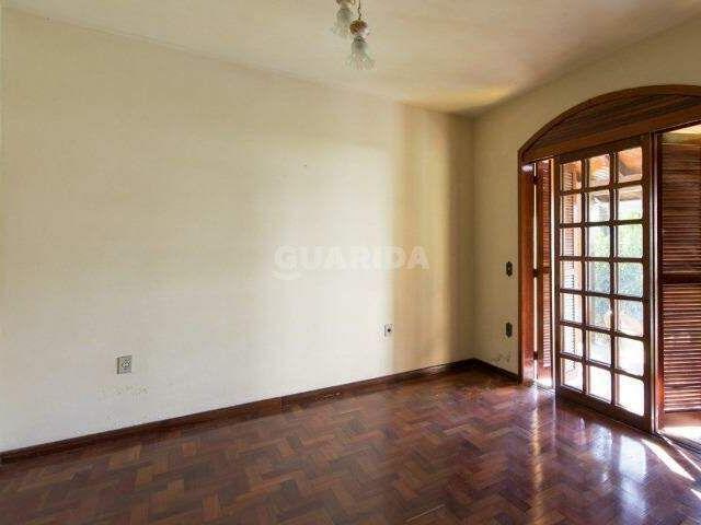 Casa Residencial de 04 dormitórios, sendo 02 suítes no bairro Pitinga. COD: 20852
