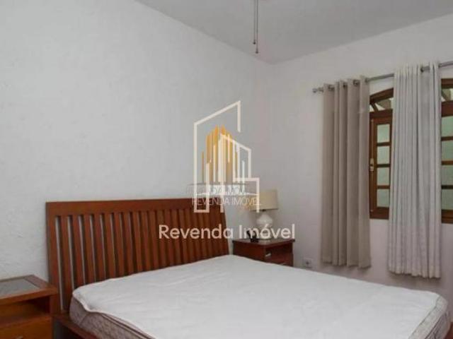 CASA RESIDENCIAL DE 183M² POSSUINDO 7 DORMITÓRIOS 4 SUÍTES, E 3 VAGAS Á VEND