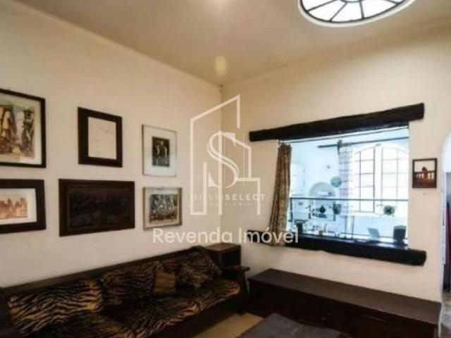 CASA RESIDENCIAL DE 190M² POSSUINDO DOIS DORMITÓRIOS, DOIS BANHEIROS Á VENDA NA REGIÃO DE PINHEIROS