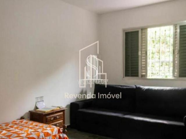 CASA RESIDENCIAL DE 105M² POSSUINDO TRÊS DORMITÓRIOS, DOIS BANHEIROS Á VENDA NA REGIÃO DO CAMPO BELO