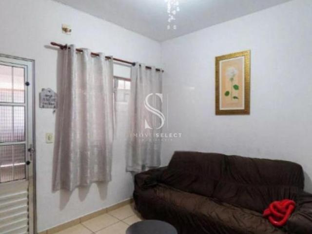 CASA RESIDENCIAL DE 200M² POSSUI 4 DORMITÓRIOS, 3 BANHEIROS E 2 VAGAS,À VENDA NA
