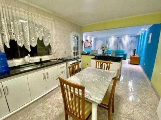 Casa Residencial de 220 m² em Jardim do Estádio, Santo André – 3 quartos, 2 salas, 1 vaga