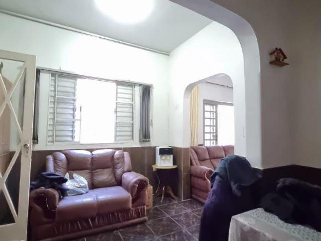 Casa Residencial de 2 pisos com 3 dormitórios, 2 banheiros + 1anexo com 2 apto