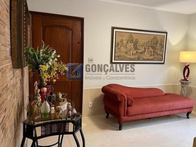 Casa Residencial de 2 Quartos 1 Suíte com 5 Vagas em Vila Camilópolis, Santo André