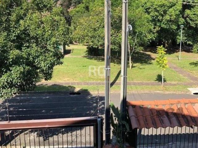 Casa residencial de 3 dormitórios sendo um uma suíte localizada no bairro Guaruj