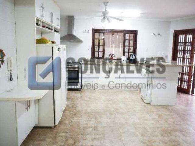 Casa Residencial de 3 Suítes com 6 Vagas – Vila Valparaíso, Santo André