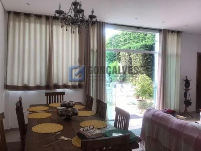 Casa residencial de 3 suítes com 3 vagas em Paulicéia, São Bernardo do Campo – R$ 2.300.000
