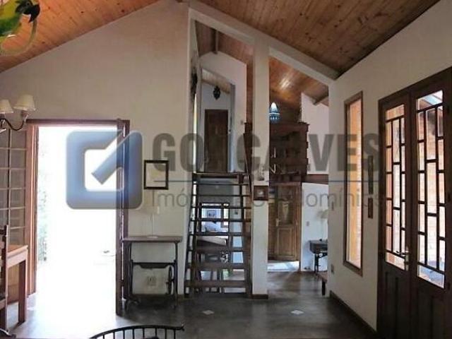 Casa residencial de 3 quartos com 1 suíte em São Paulo – 2 vagas e terreno amplo