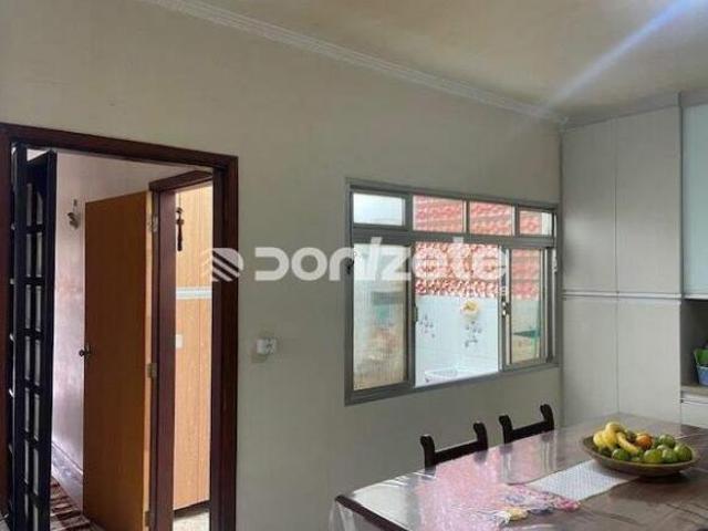Casa residencial de 3 quartos com 2 suítes, piscina, 4 vagas – Campestre, Santo André – venda R$2.80