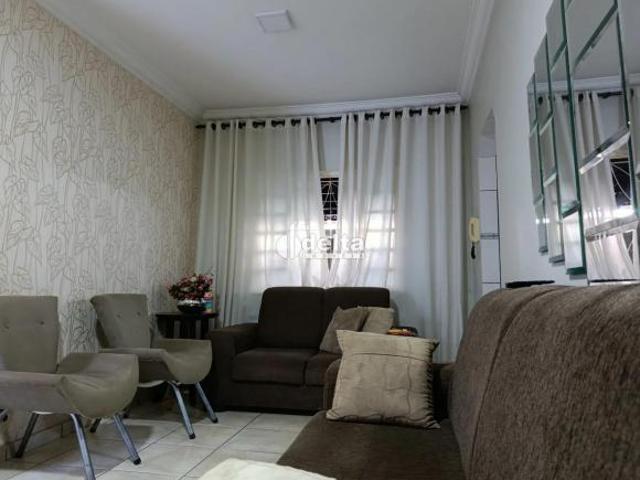Casa residencial de 3 quartos sendo 1 suíte para locação bairro Cidade Jardim Uberlândia MG