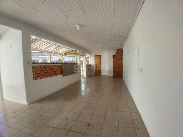 Casa residencial de 4 dormitórios, sendo 2 suite no bairro Hípica. COD: 19418