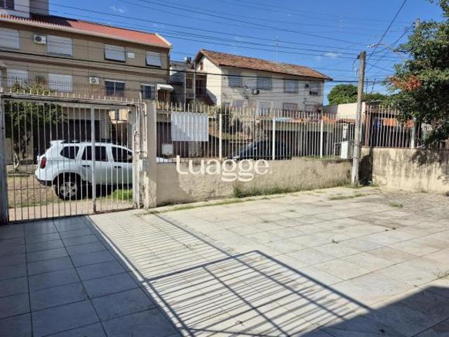 Casa Residencial de 4 Quartos com Piscina e Churrasqueira em Porto Alegre