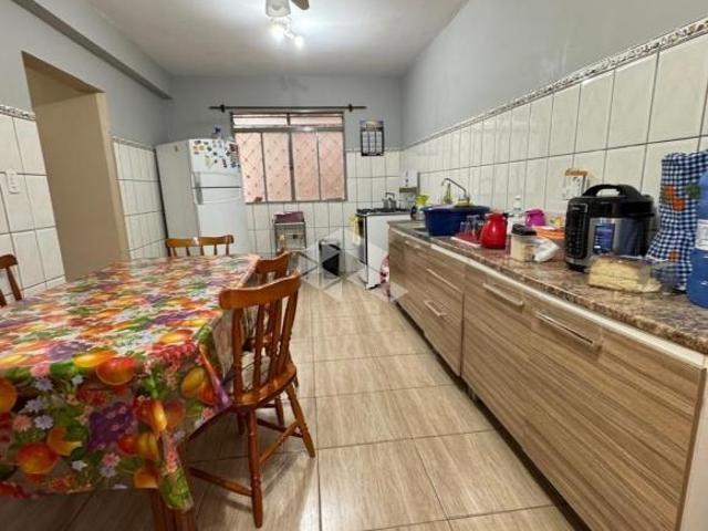 Casa Residencial de 5 Quartos e 3 Banheiros no Partenon, Porto Alegre
