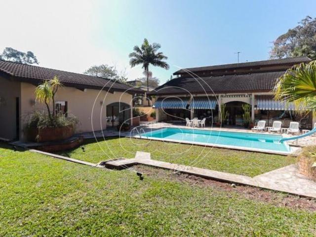 CASA RESIDENCIAL DE 632m² COM 5 DORM E 4 VAGAS EM SANTO AMARO