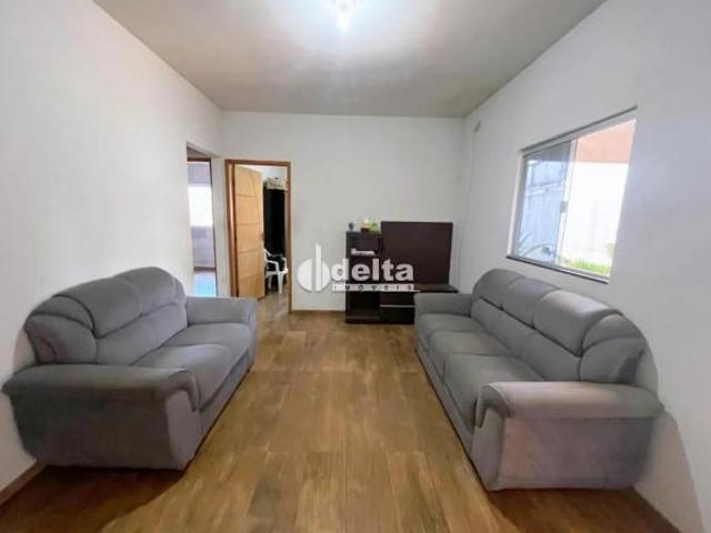 Casa residencial disponível para venda e locação no bairro Jardim Ipanema em Uberlândia MG
