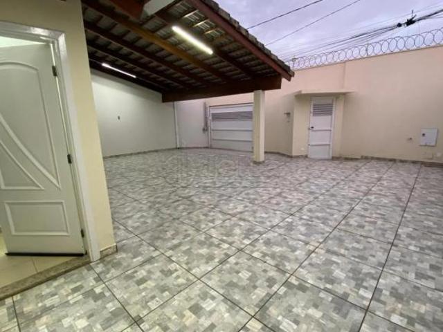 Casa residencial disponível para venda no bairro Carajás em Uberlândia MG