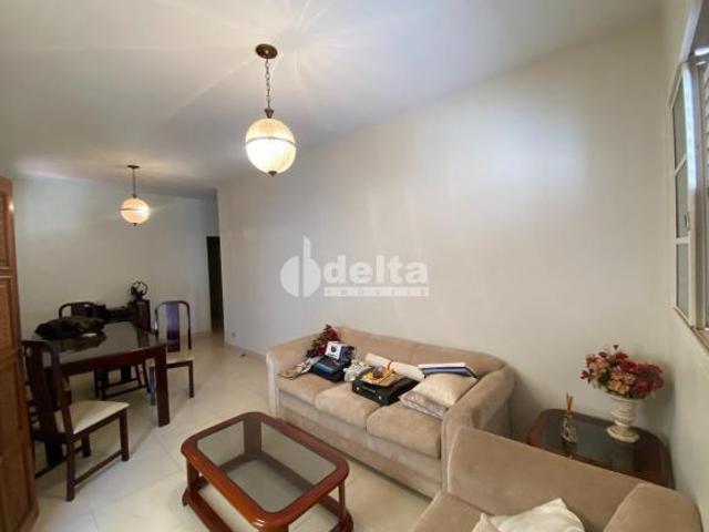 Casa residencial disponível para venda no bairro Centro em Uberlândia MG