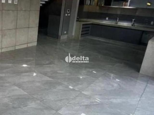 Casa residencial disponível para venda no bairro Cidade Jardim em Uberlândia MG